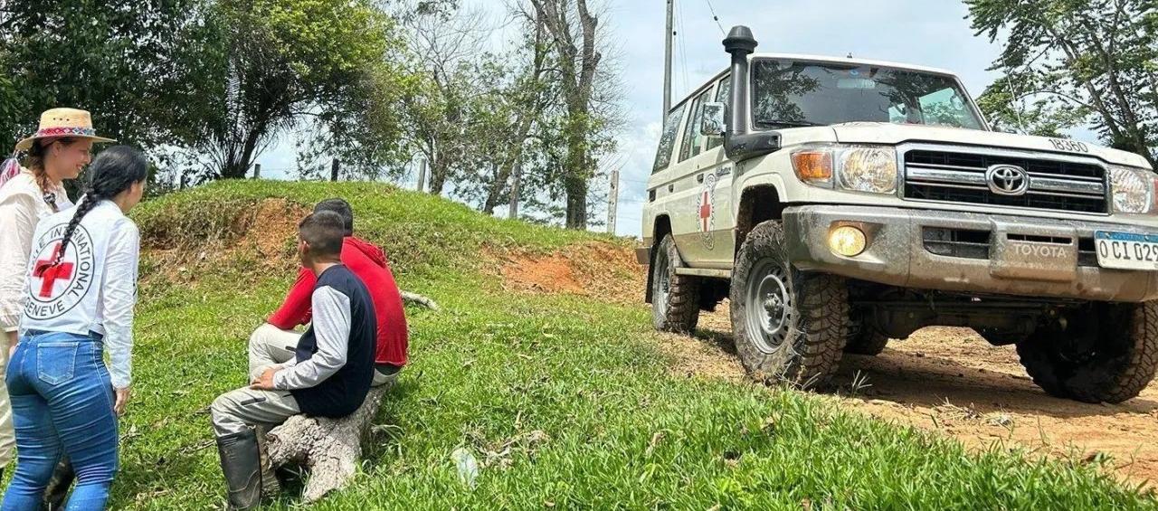 La Cruz Roja recibió dos secuestrados que estaban en poder del ‘Clan del Golfo’ - Emisora Atlántico