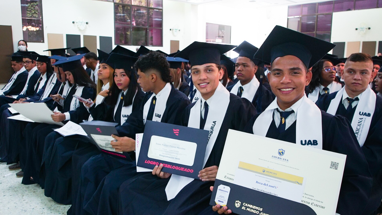 Más de 230 jóvenes graduados de carreras técnicas y más de mil docentes ...