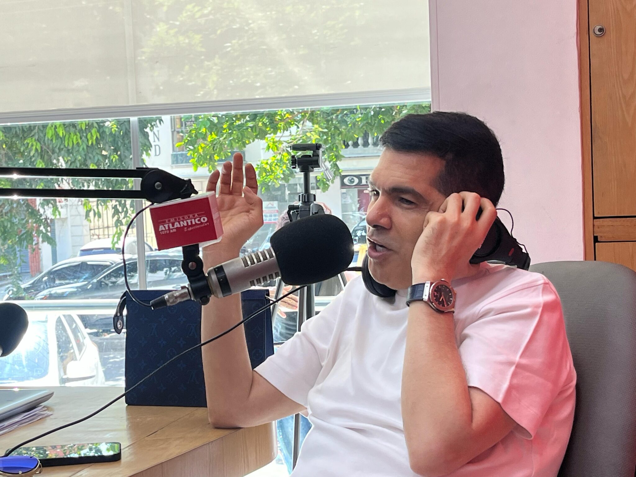 Peter Manjarrés lanza La Jerarquía, un álbum que exalta su madurez y ...